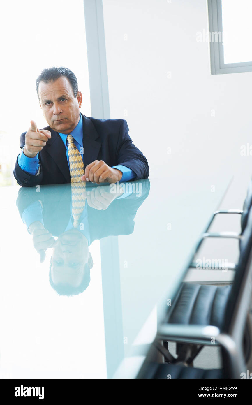 Grumpy old man alone hands hi-res stock photography and images - Alamy