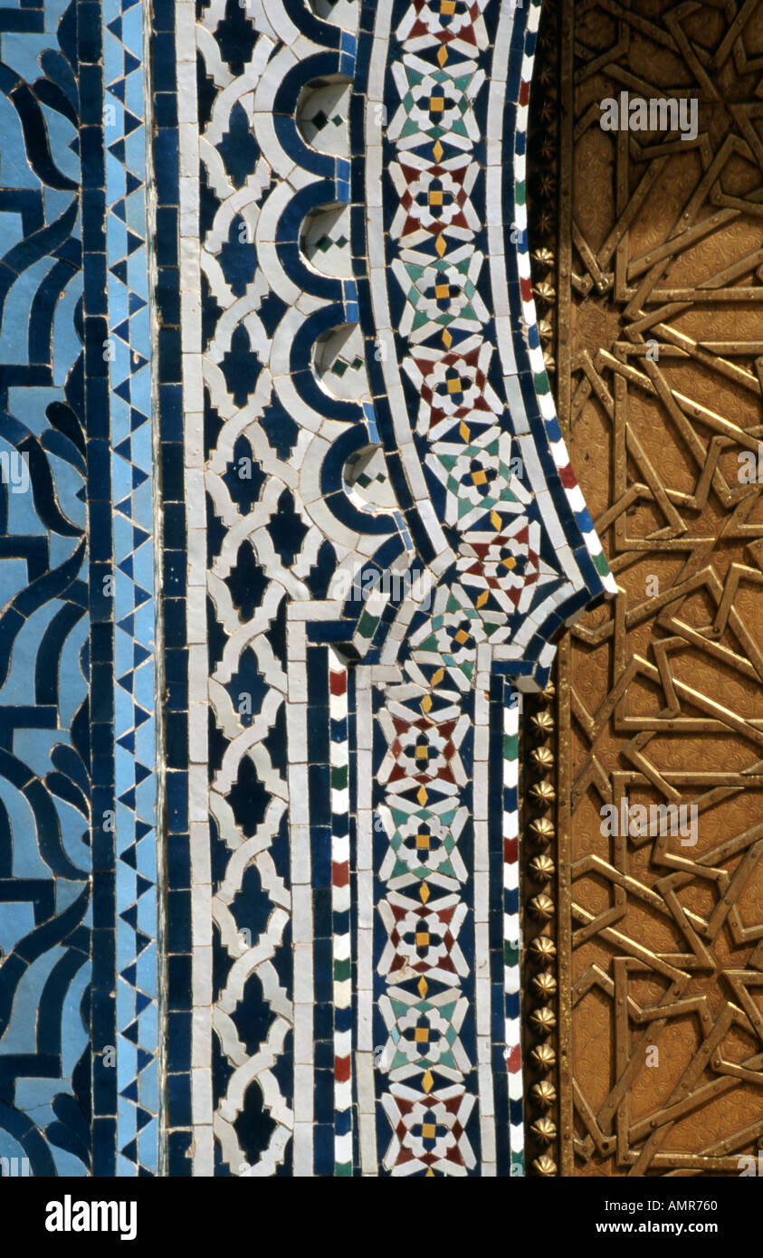 Tilework detail of doorway at royal palace Fes Stock Photo - Alamy