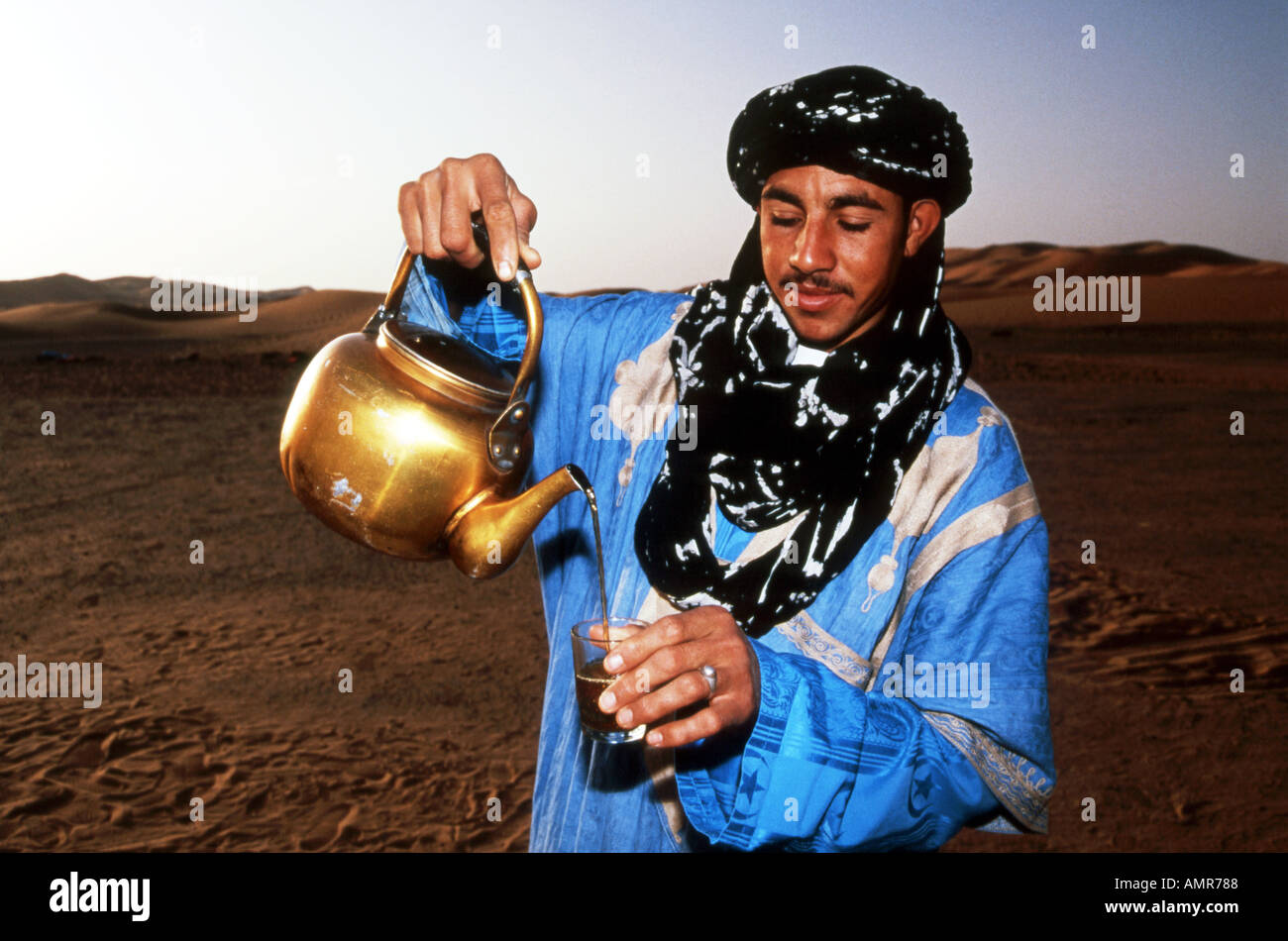 Moroccan tea in the desert Stock Photo - Alamy