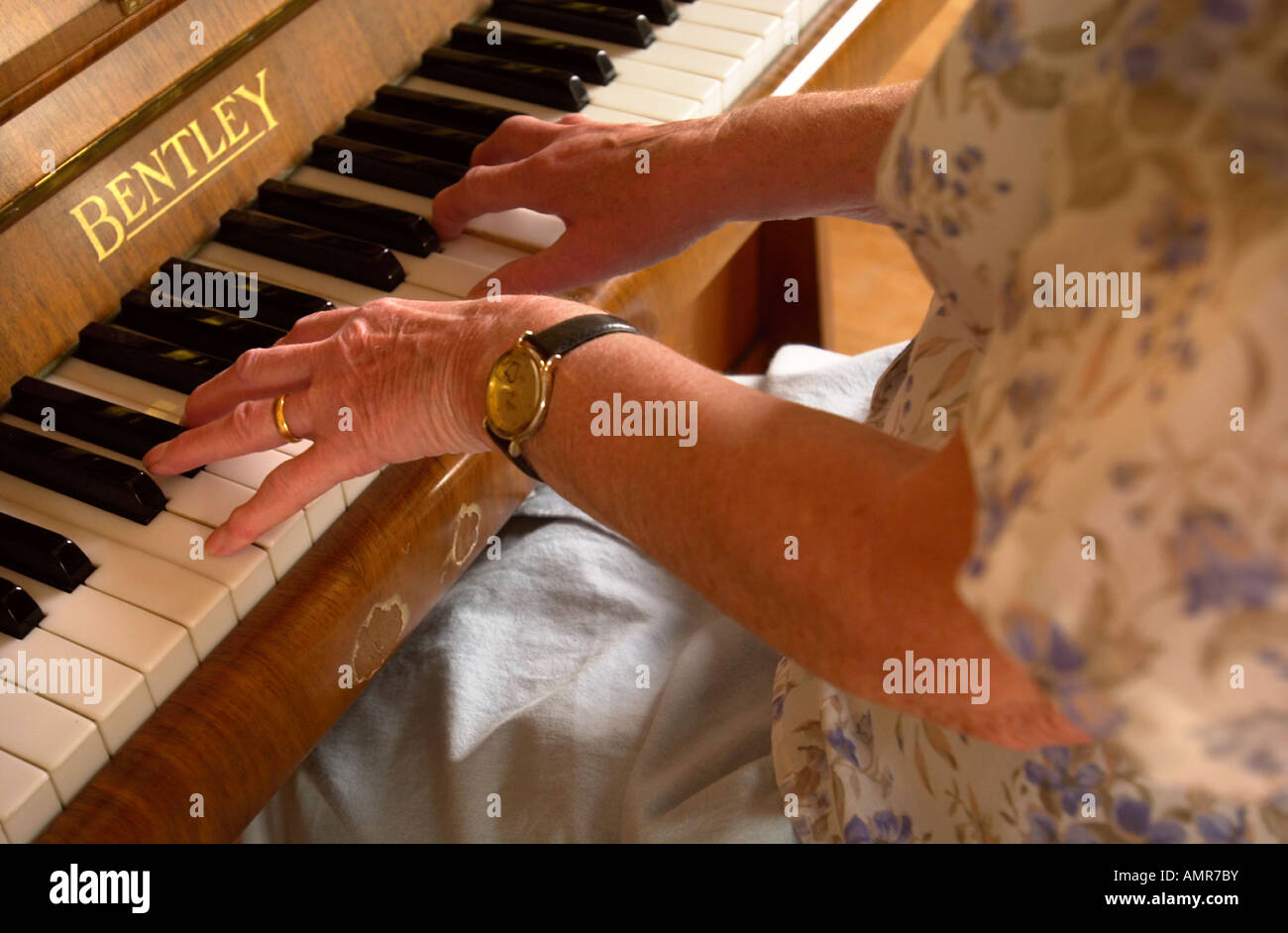 Old pianos keyboard hi-res stock photography and images - Alamy