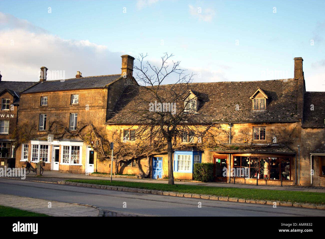 Period shop fronts hi-res stock photography and images - Alamy
