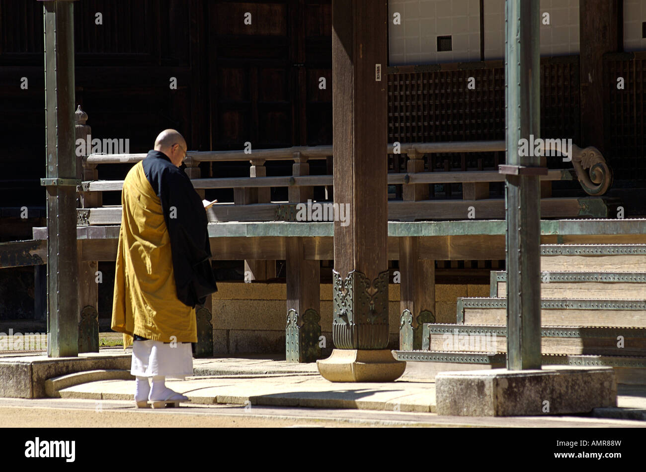 Japanese buddhist monk hi-res stock photography and images - Alamy