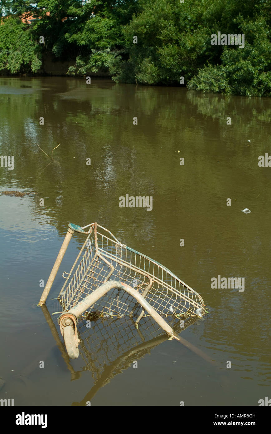 Fly tipped shopping trolley hi-res stock photography and images - Alamy