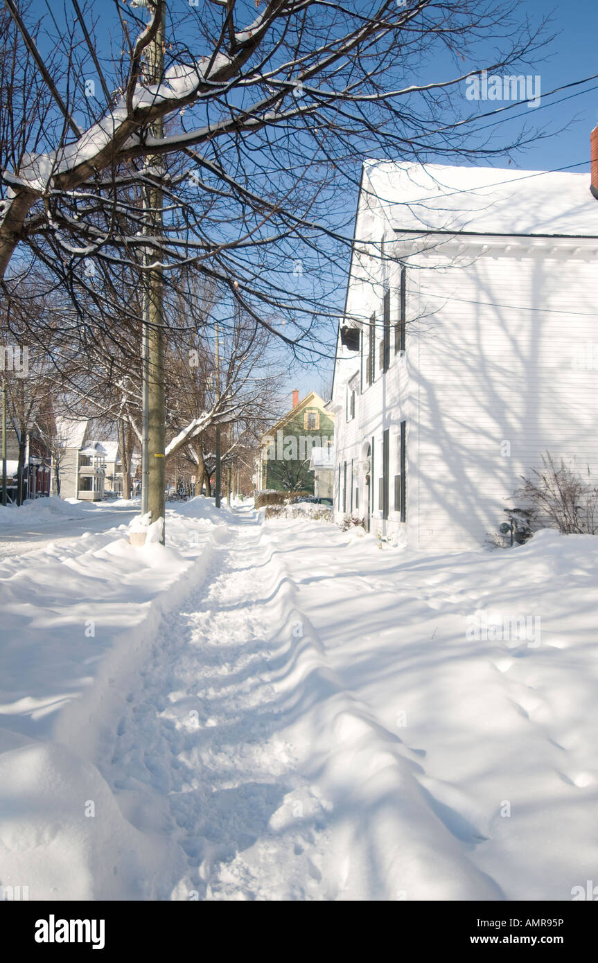 House in snow Stock Photo - Alamy