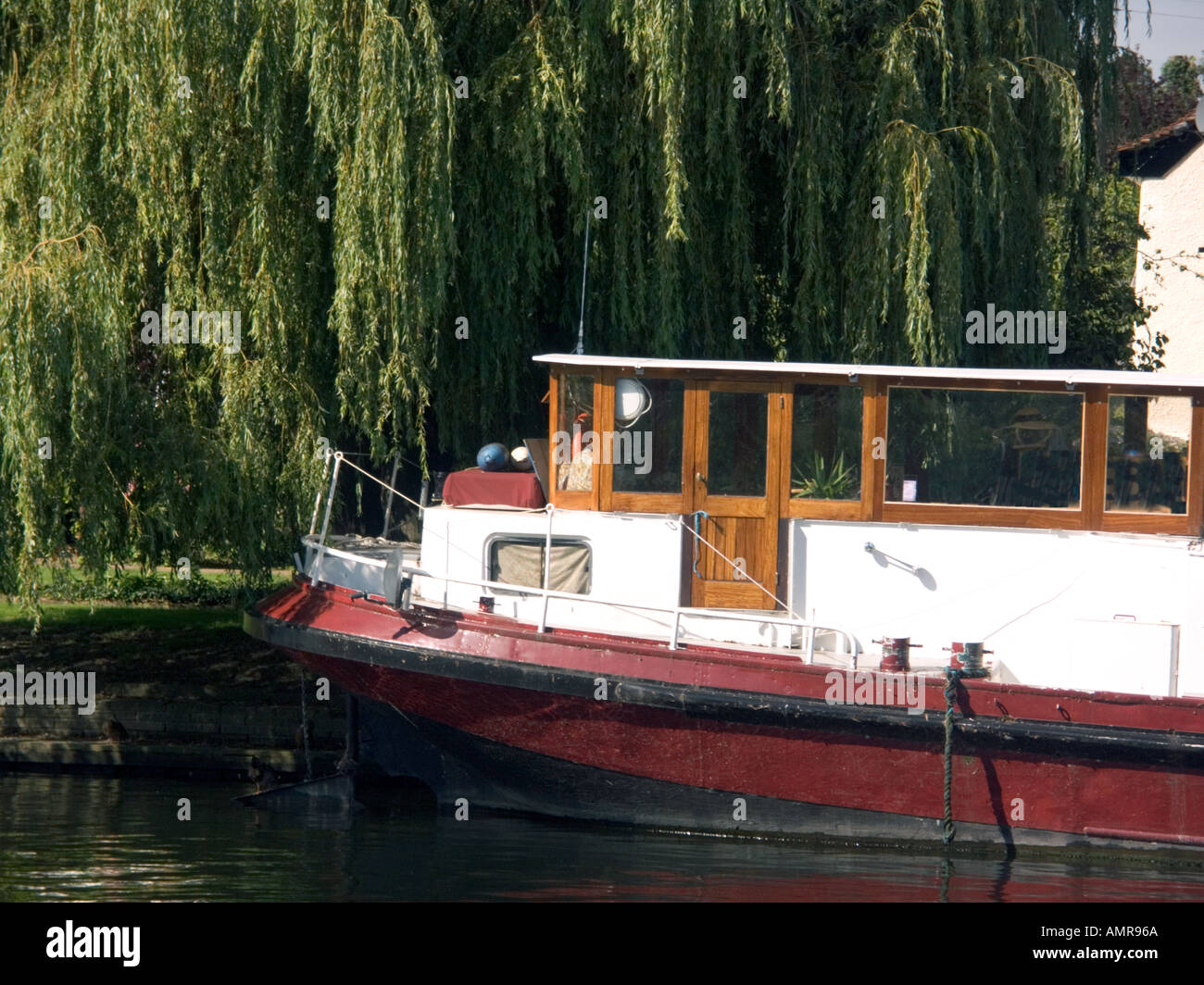Wooden boats on the thames hi-res stock photography and images - Alamy