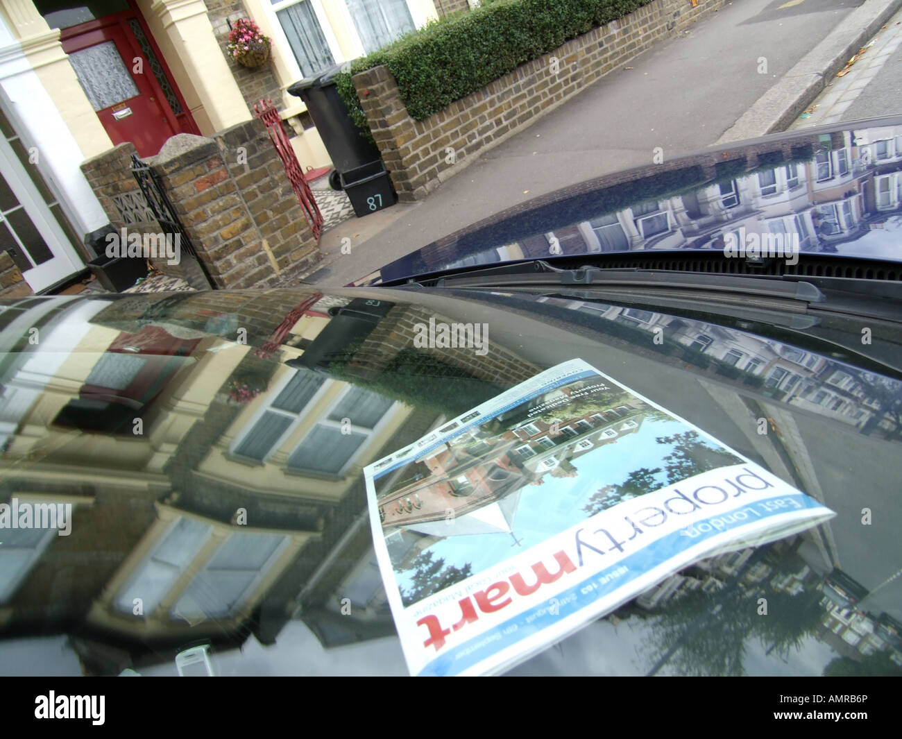 House hunt hi-res stock photography and images - Alamy