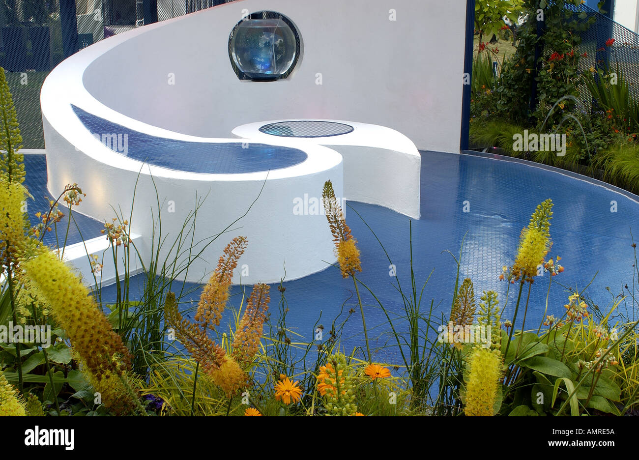 Contemporary water feature Stock Photo - Alamy