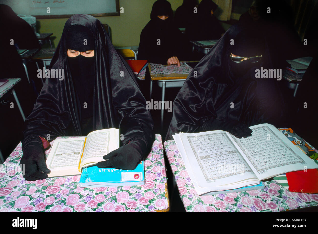 Kuwait city women hi-res stock photography and images - Alamy