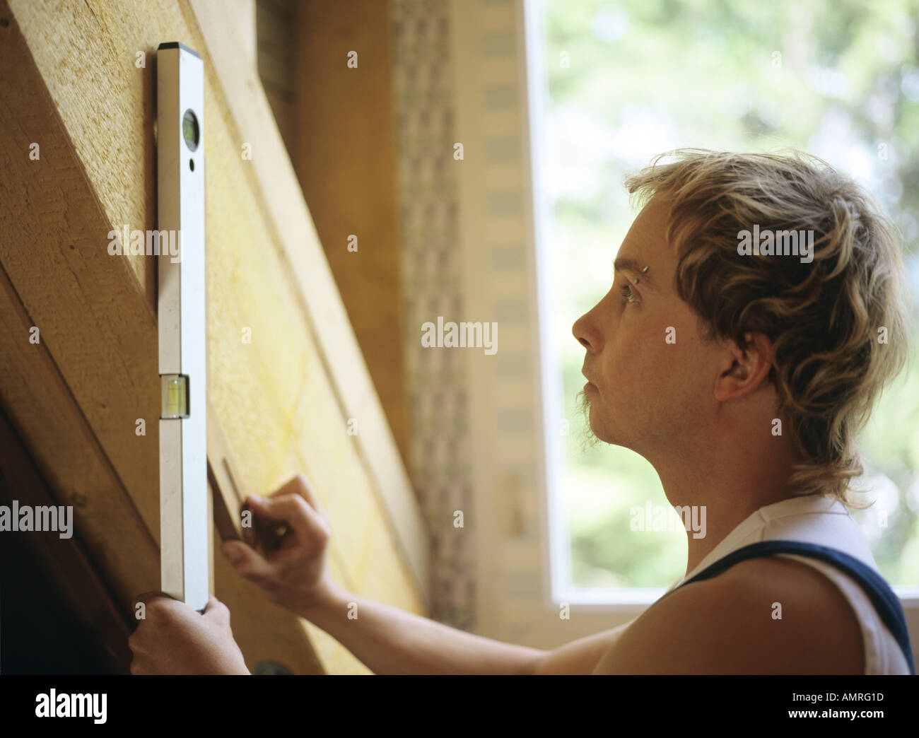 Carpenter using level tool Stock Photo - Alamy