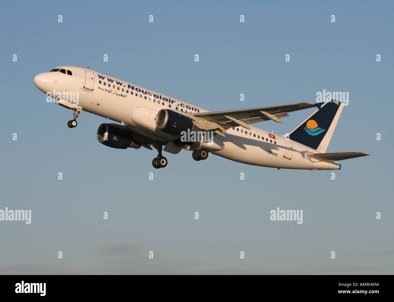 Airbus a320 takeoff sunset hi-res stock photography and images - Alamy