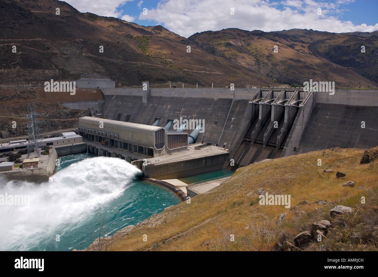 View clyde dam lake dunstan hi-res stock photography and images - Alamy
