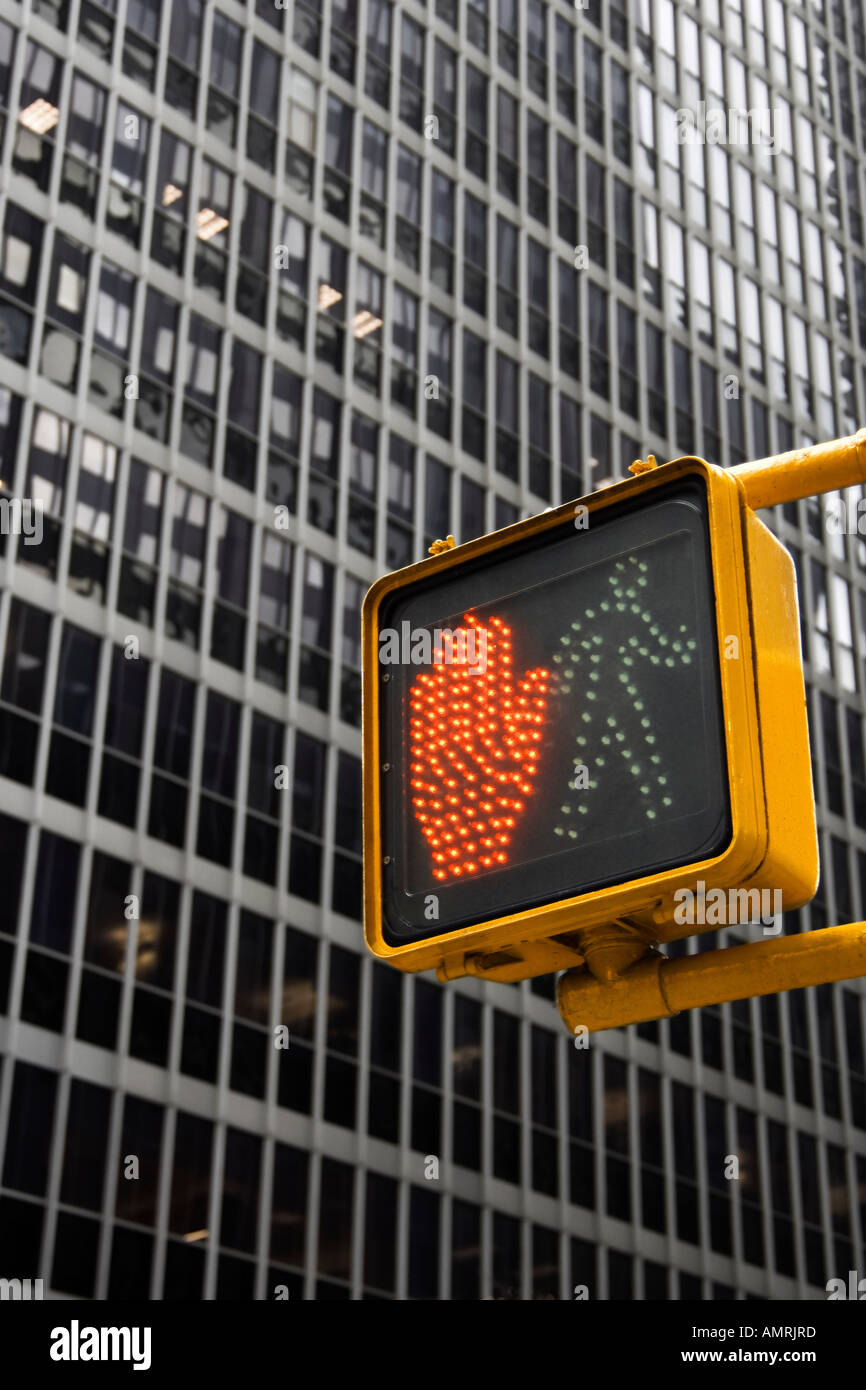 Pedestrian crosswalk signal nyc hi-res stock photography and images - Alamy
