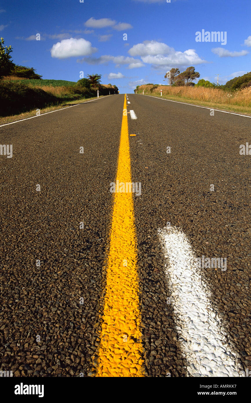 Road centered hi-res stock photography and images - Alamy