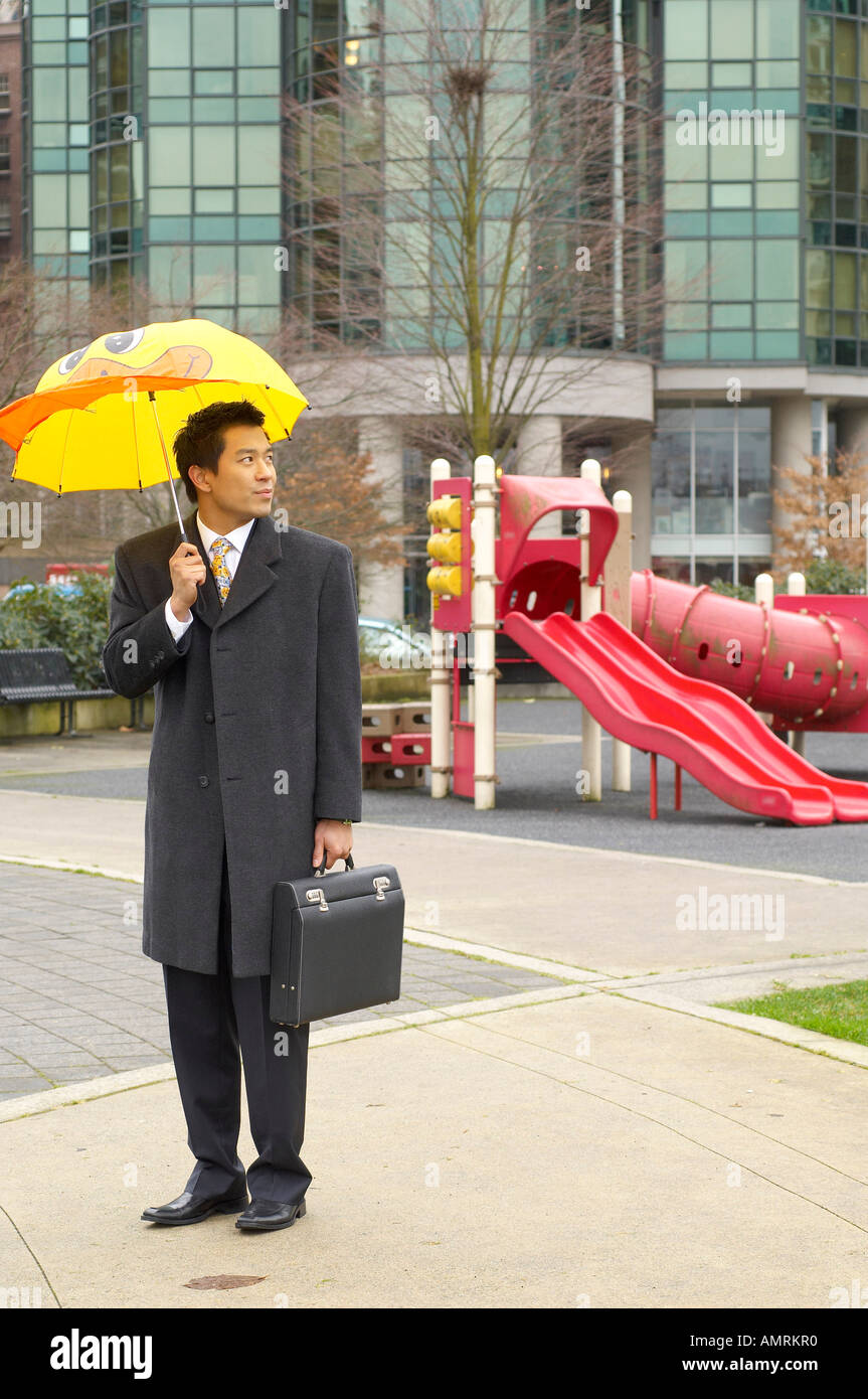 Single person no umbrella hi-res stock photography and images - Alamy