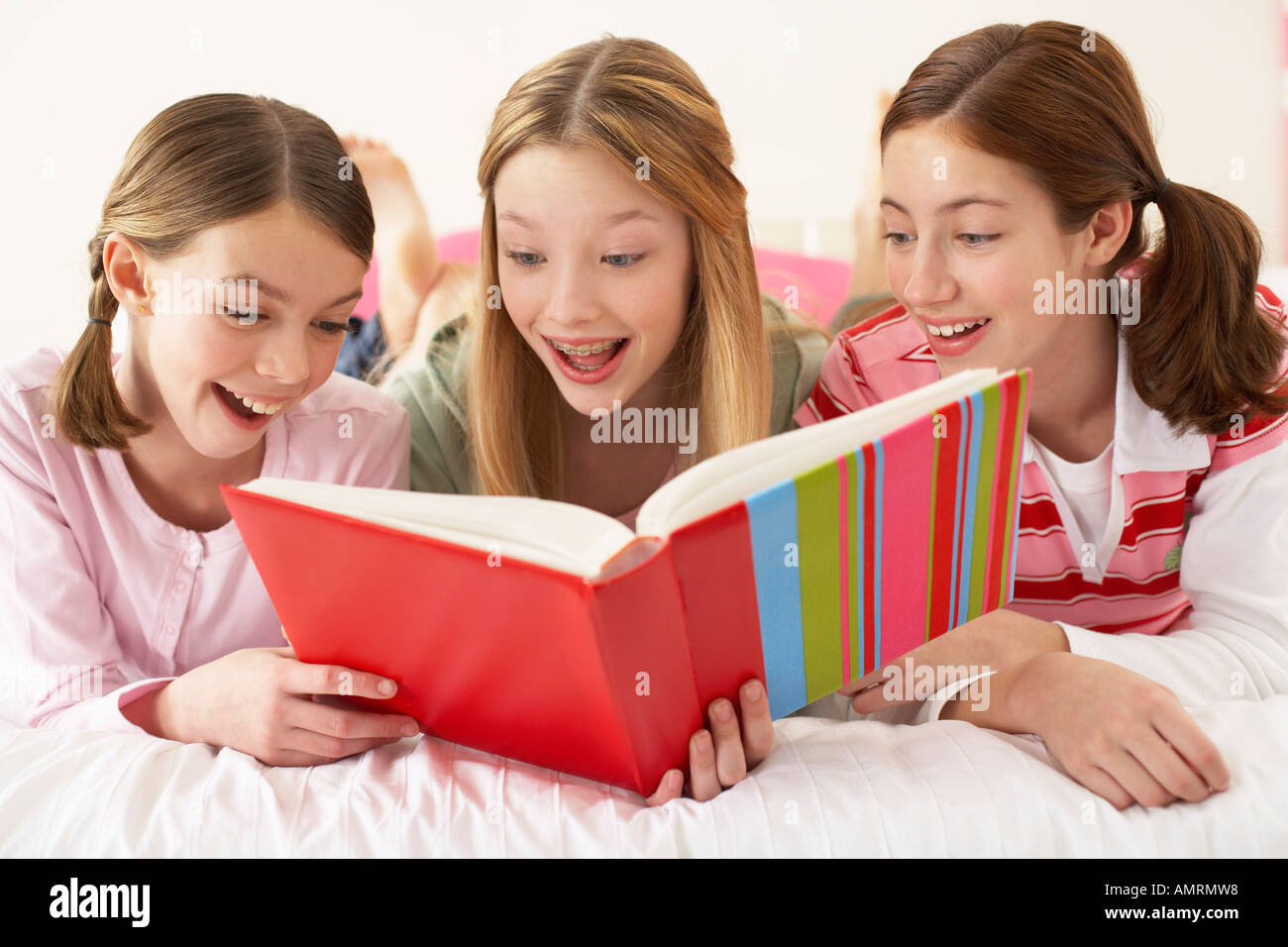 Girls eyes close and opened hi-res stock photography and images - Alamy