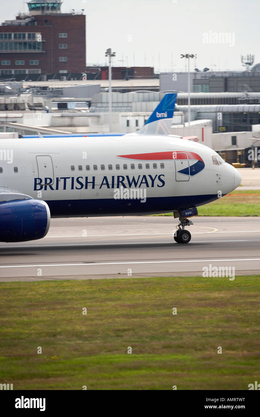 Atc control tower lhr heathrow hi-res stock photography and images - Alamy