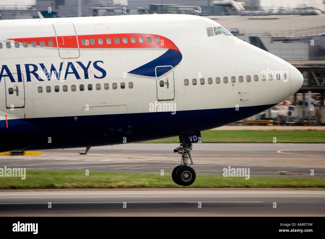 BA British Airways boeing 747 jumbo jet landing at London Heathrow LHR ...