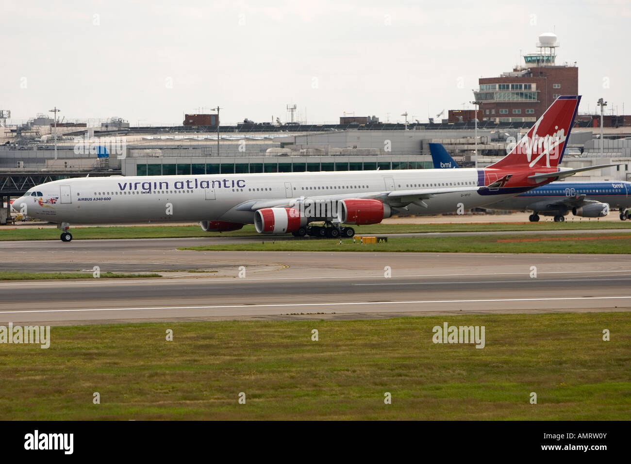 Atc control tower lhr heathrow hi-res stock photography and images - Alamy