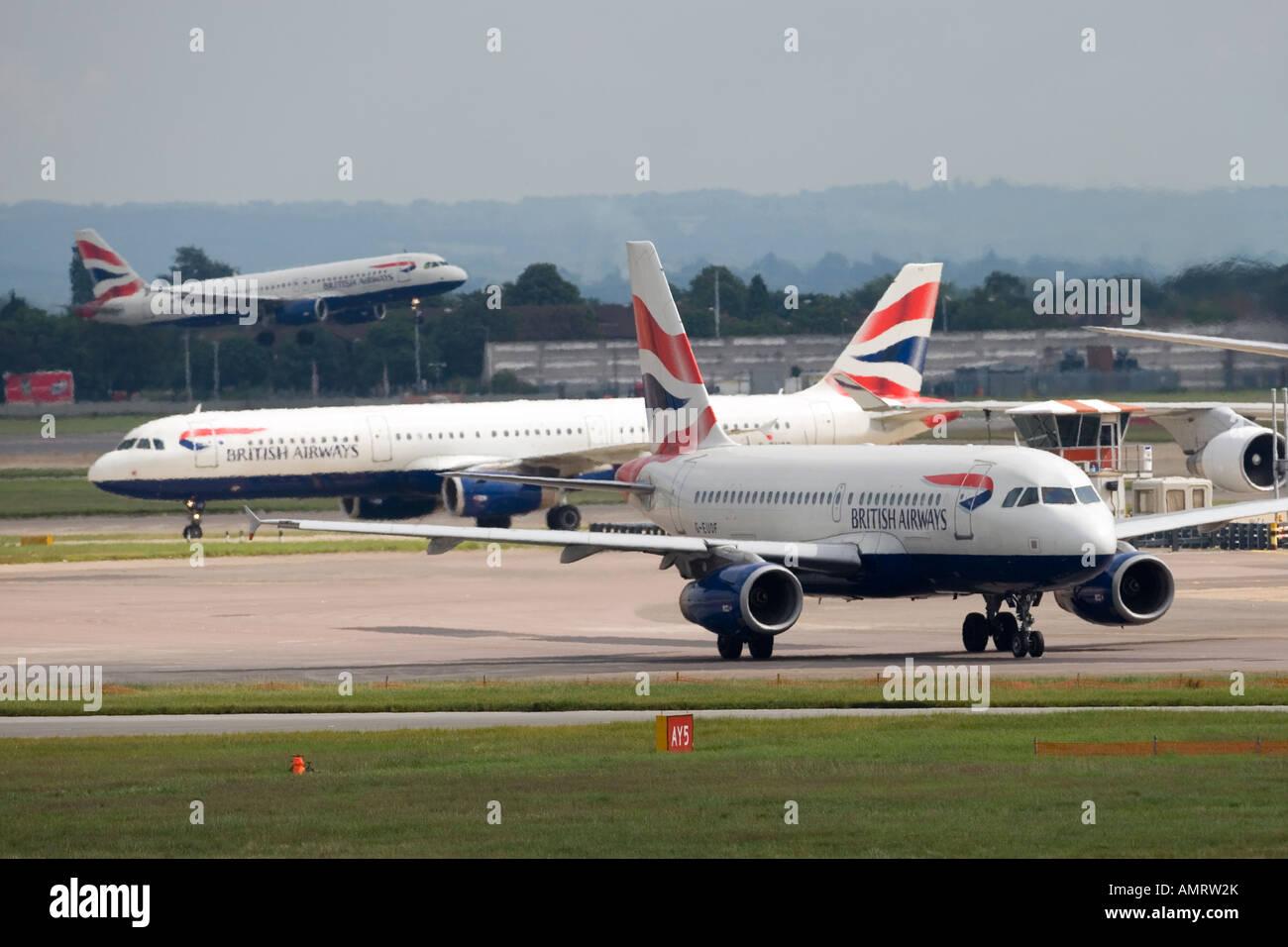 Atc control tower lhr heathrow hi-res stock photography and images - Alamy
