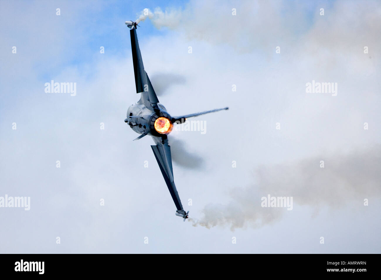 F16 blasting off with huge afterburner and contrails Stock Photo - Alamy
