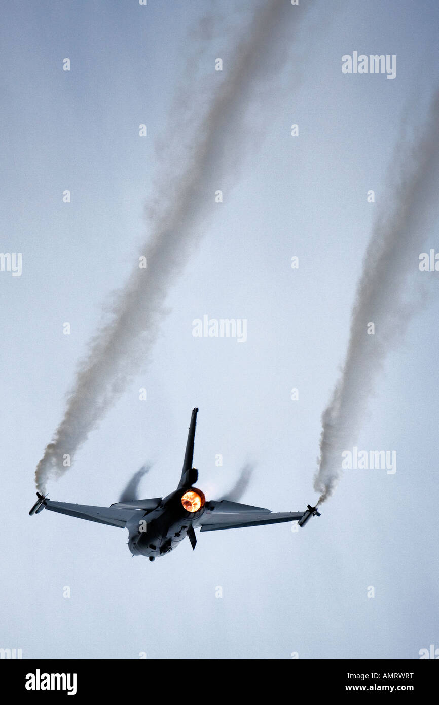 F16 blasting off with huge afterburner and contrails Stock Photo - Alamy