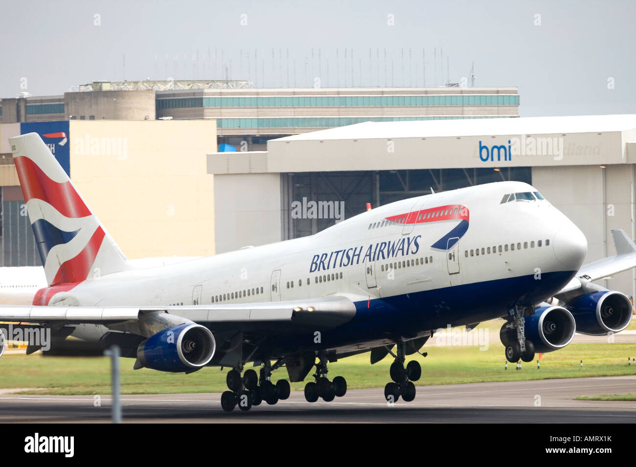 British Airways BA Jumbo jet Boeing 747 landing at Heathrow Airport ...