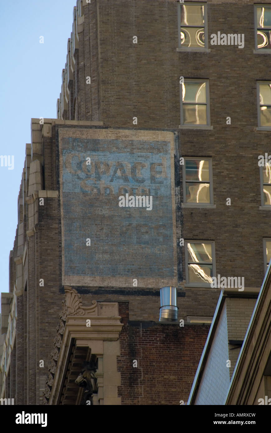 Hoarding space hi-res stock photography and images - Alamy