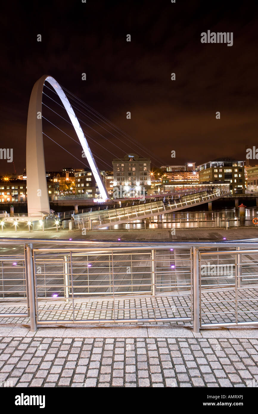 Gateshead Millennium Bridge Newcastle at night Stock Photo - Alamy