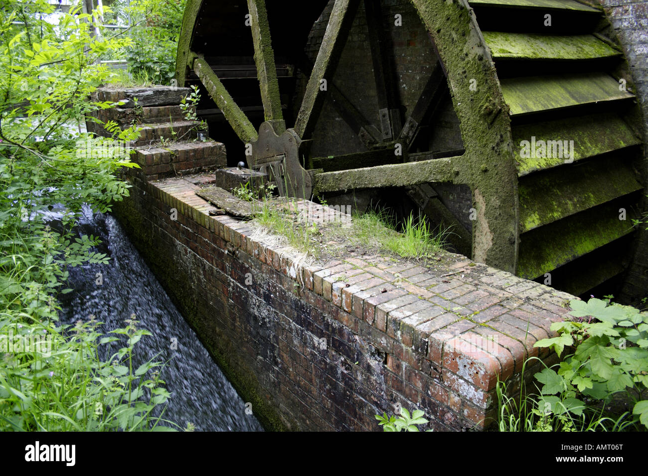 Old Fashioned Waterwheel Stock Photo - Alamy