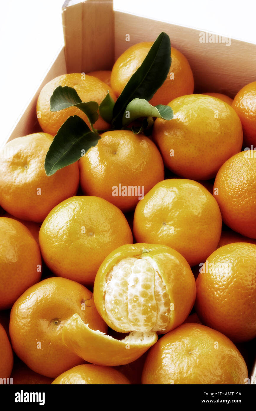 box with tangerines Stock Photo - Alamy