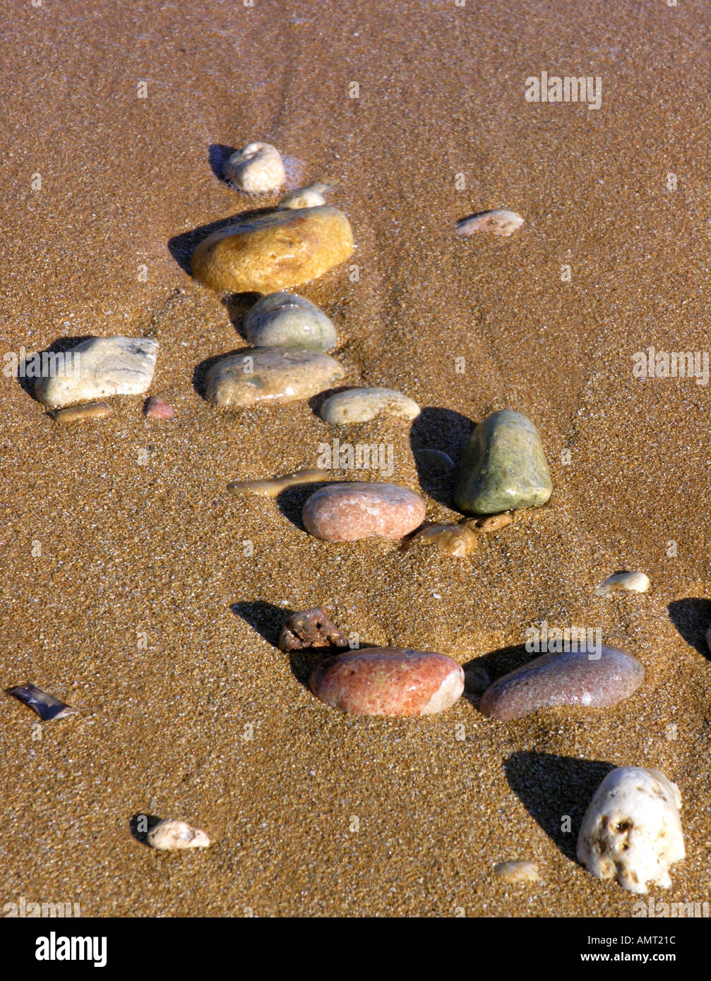 Pebbles balanced on a beach hi-res stock photography and images - Alamy
