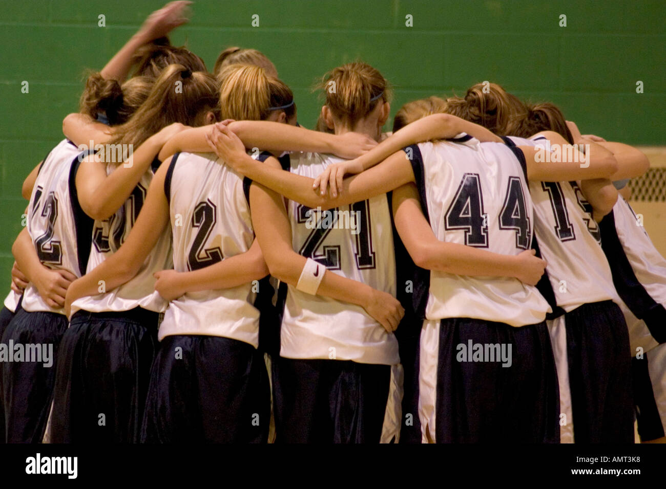 Girl basketball playing 14 hi-res stock photography and images - Alamy