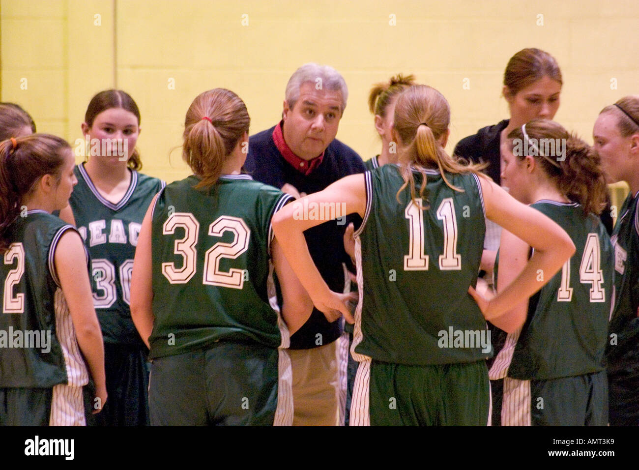Women basketball coach hi-res stock photography and images - Alamy