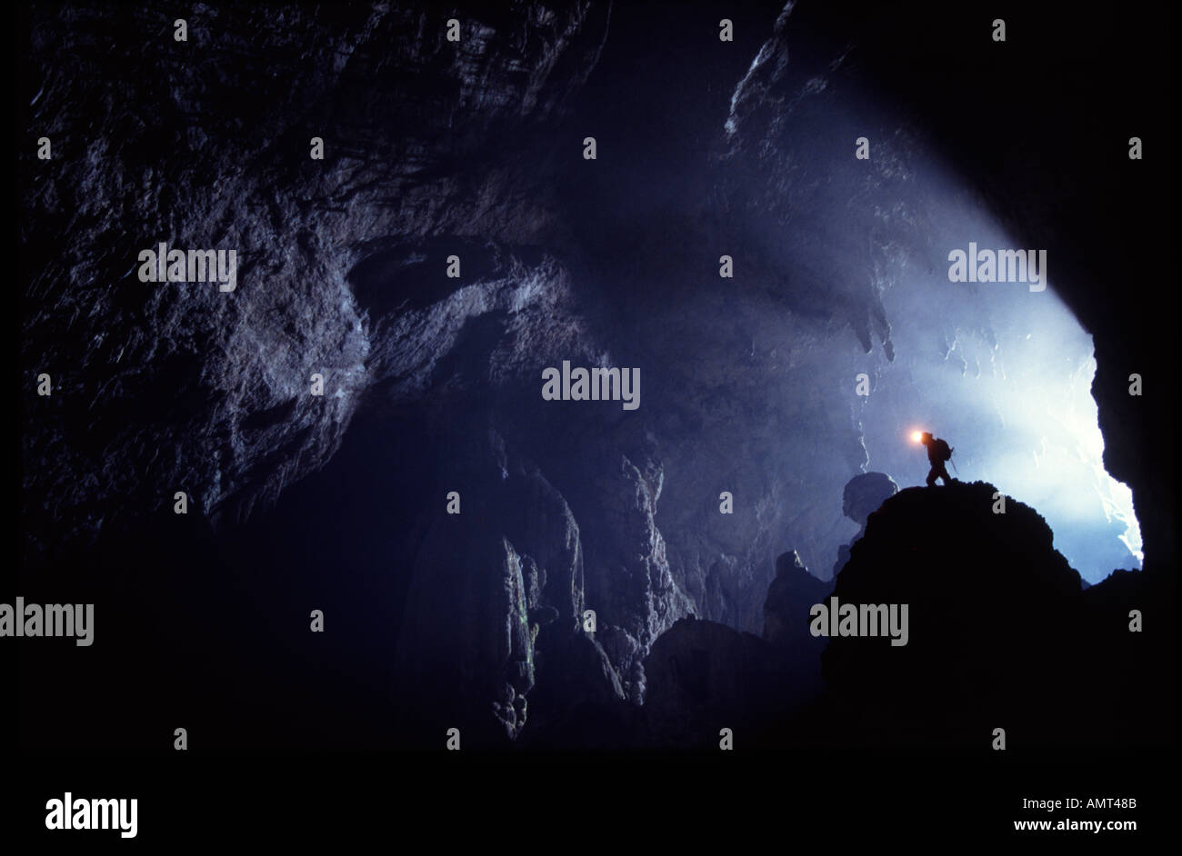 Caver china hi-res stock photography and images - Alamy