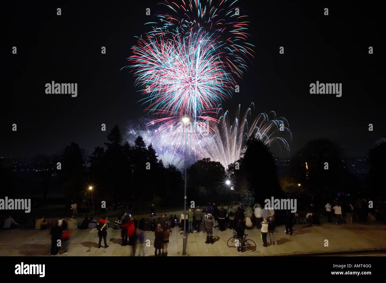 Guy fawkes night and bonfire london hi-res stock photography and images ...