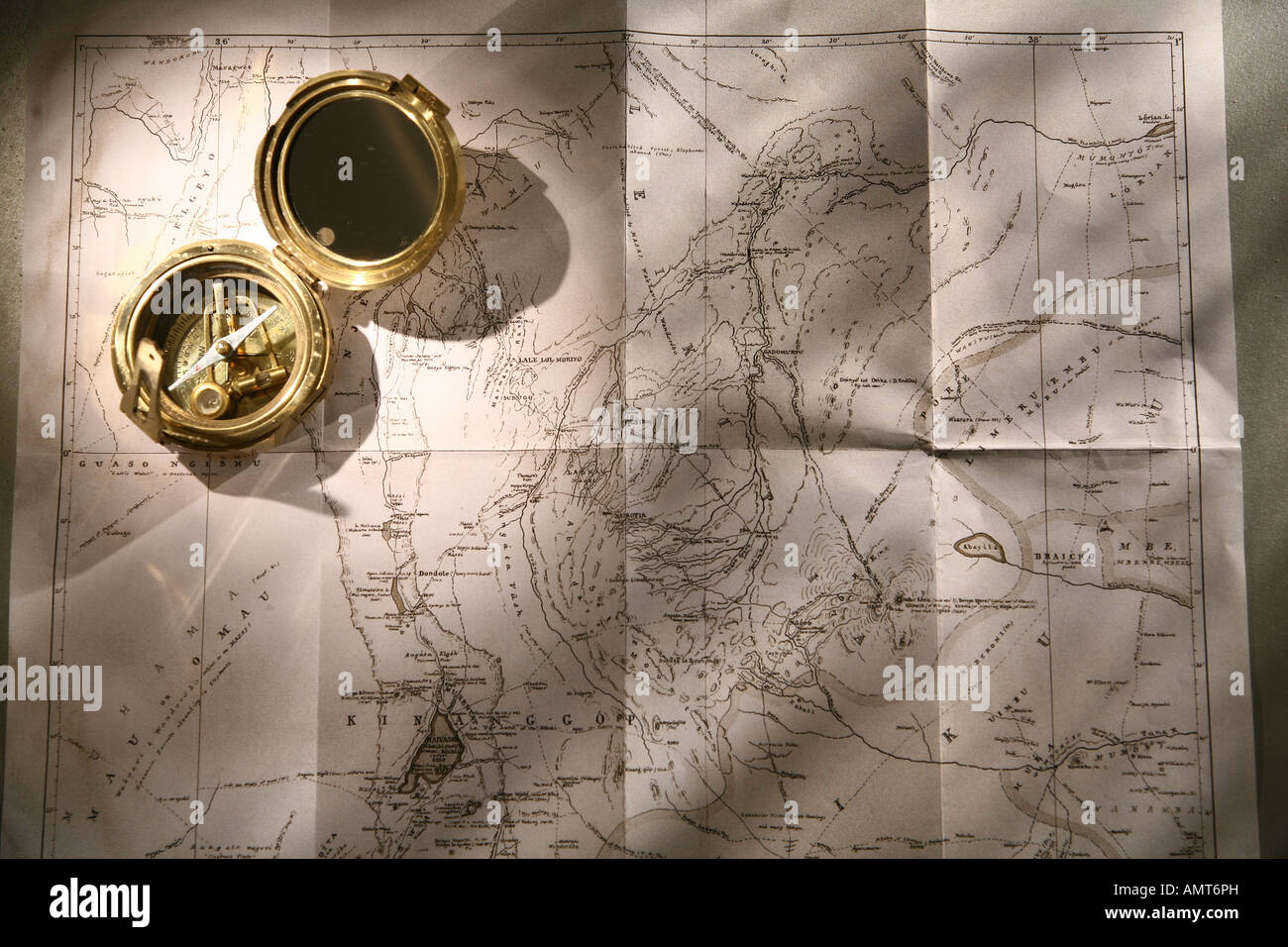 Compass worldmap map atlas geographie design routeplanning orientation ...