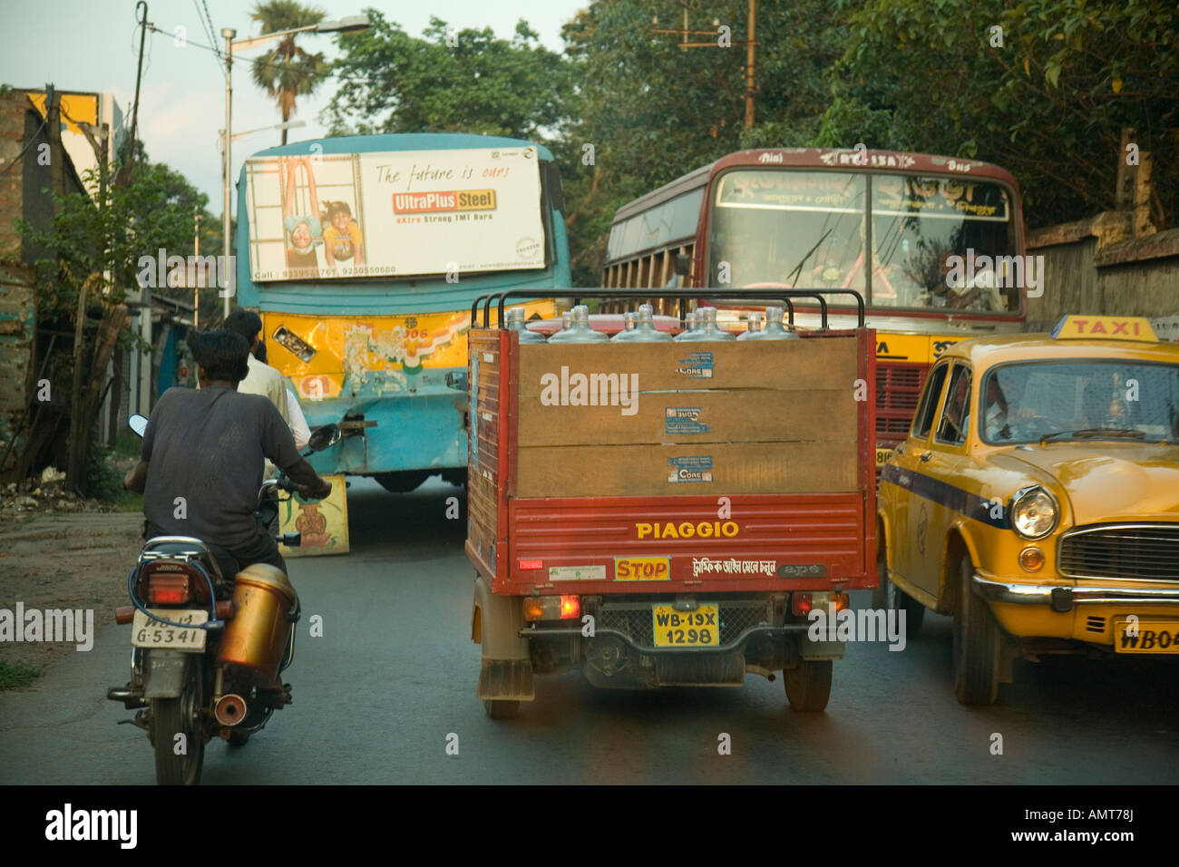 Auto rickshaw kolkata hi-res stock photography and images - Alamy