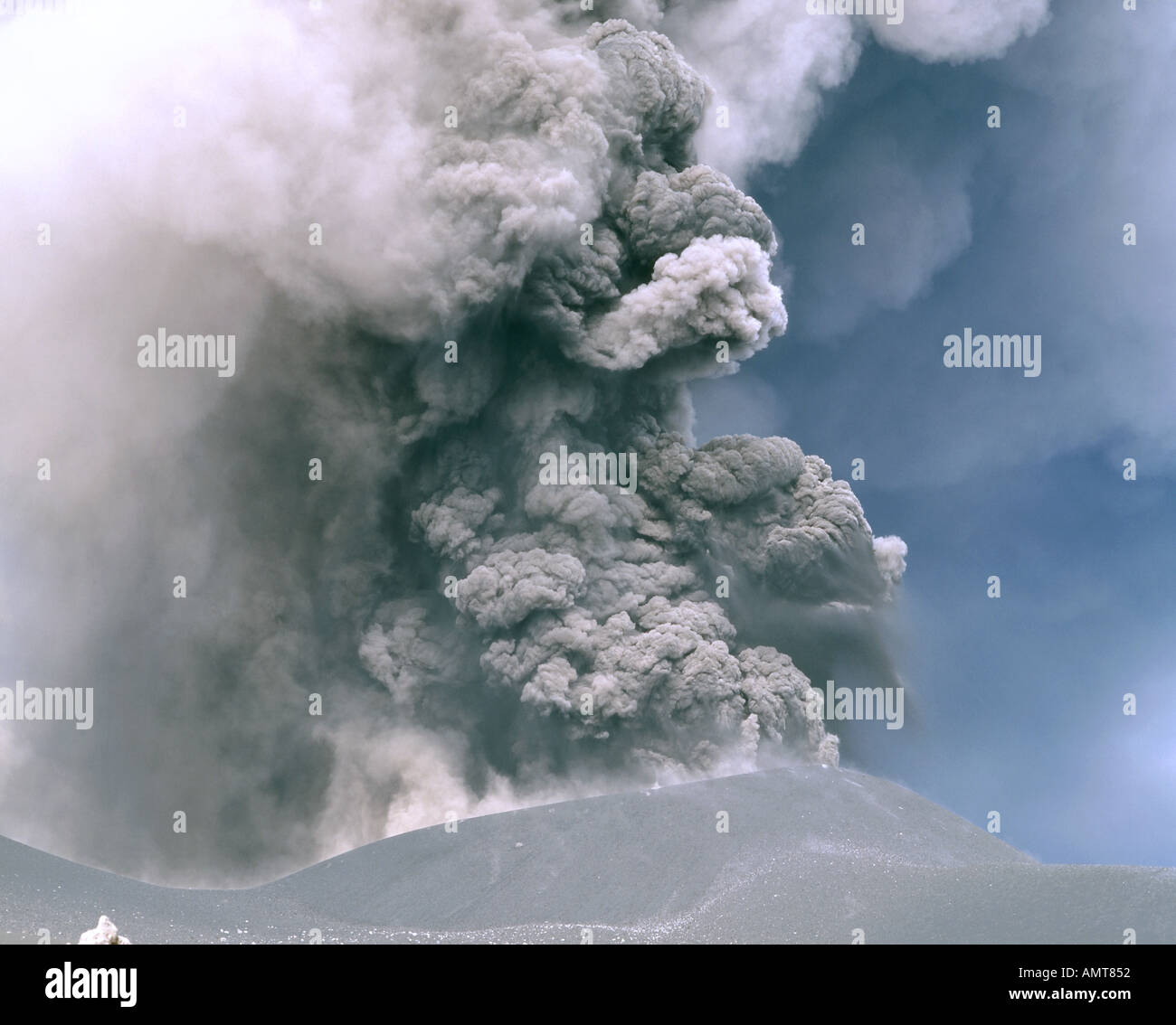 Volcanic air pollution hi-res stock photography and images - Alamy