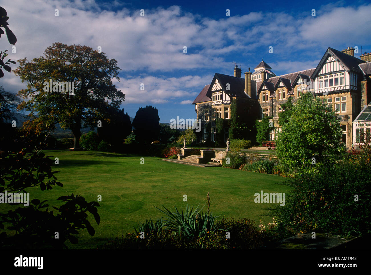 Bodnant hall hi-res stock photography and images - Alamy