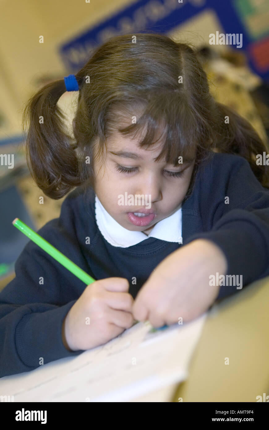Young girl learning to draw in an infants school in England Stock Photo ...