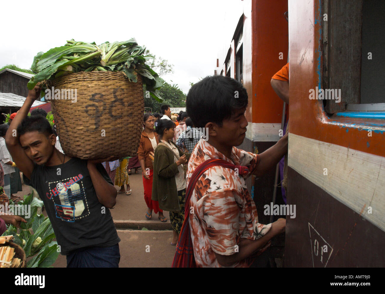 Myanmar Burma Shan State Train trip between Thazi and Kalaw Mindhaik ...