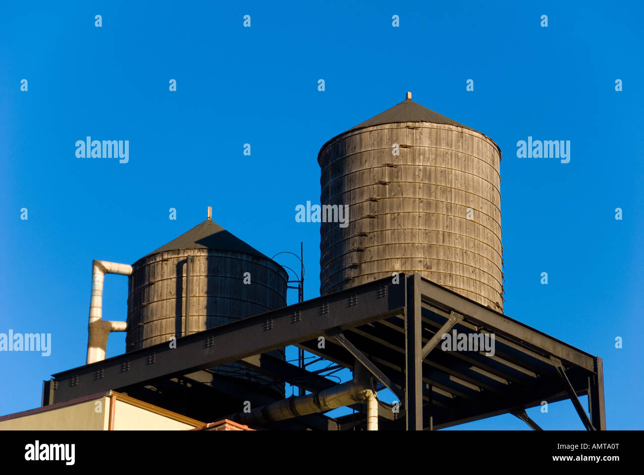 Nyc rooftop water tanks hi-res stock photography and images - Alamy