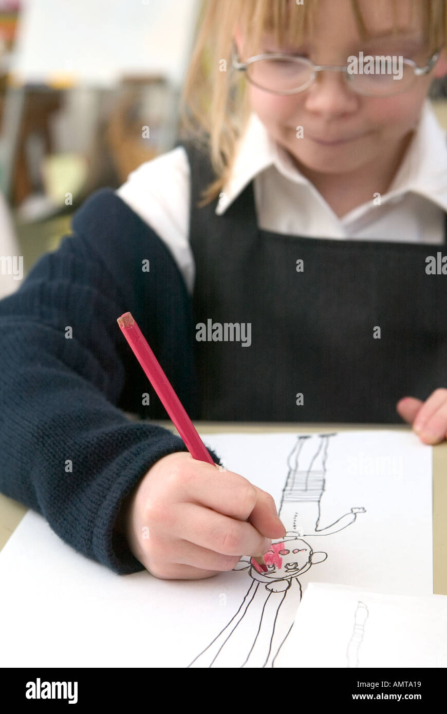 Young girl learning to draw in an infants school in England Stock Photo ...