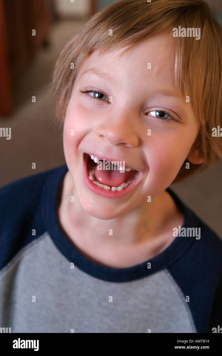 Two front teeth missing hi-res stock photography and images - Alamy