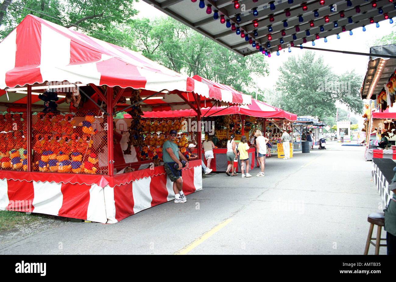 DM Small carnival midway with game booths Stock Photo - Alamy