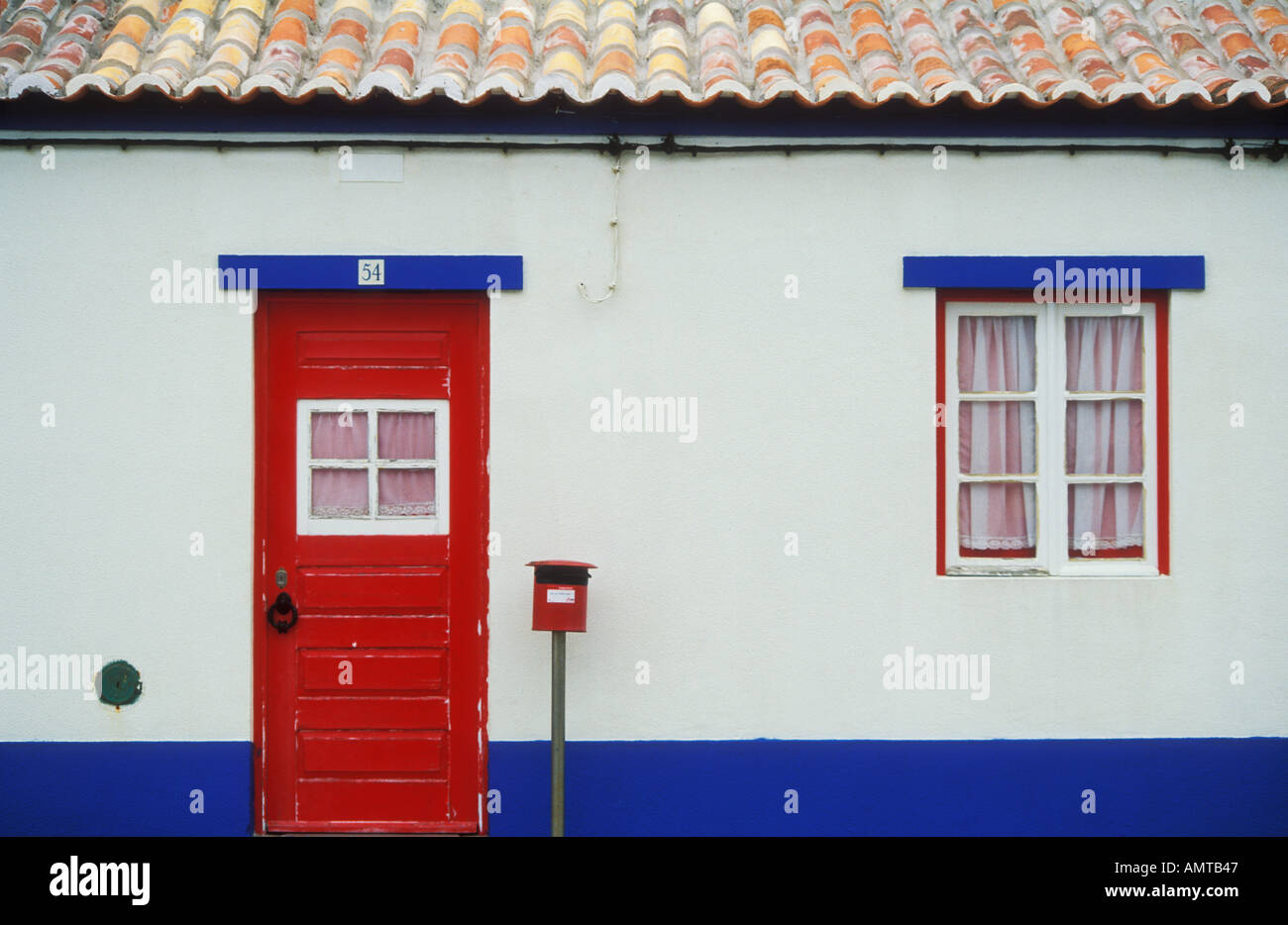 Portuguese cottage hi-res stock photography and images - Alamy