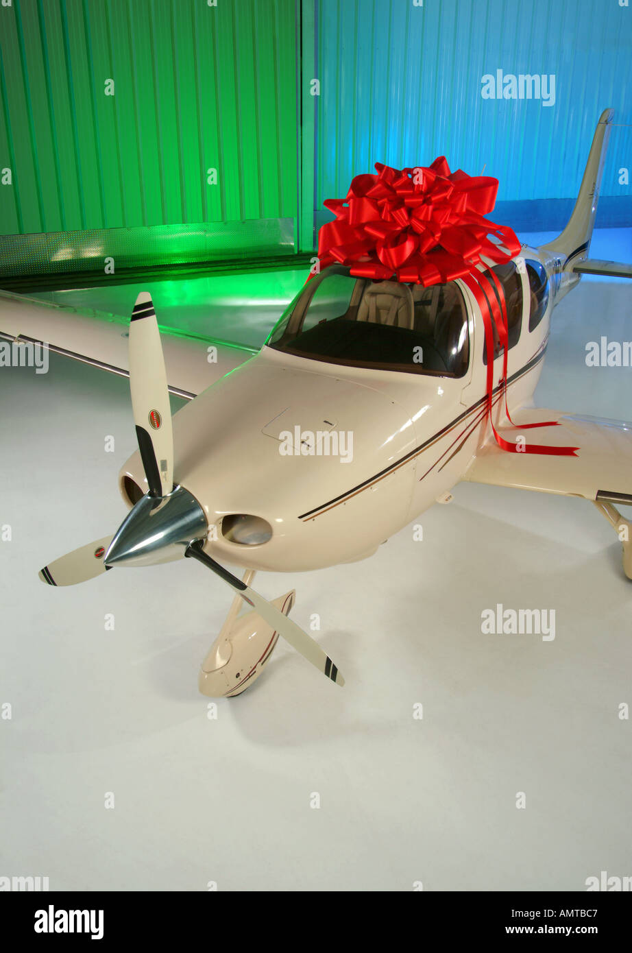 Single engine airplane hi-res stock photography and images - Alamy