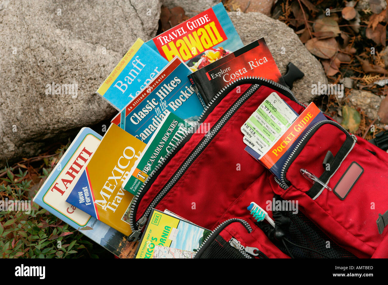 Overflowing books hi-res stock photography and images - Alamy