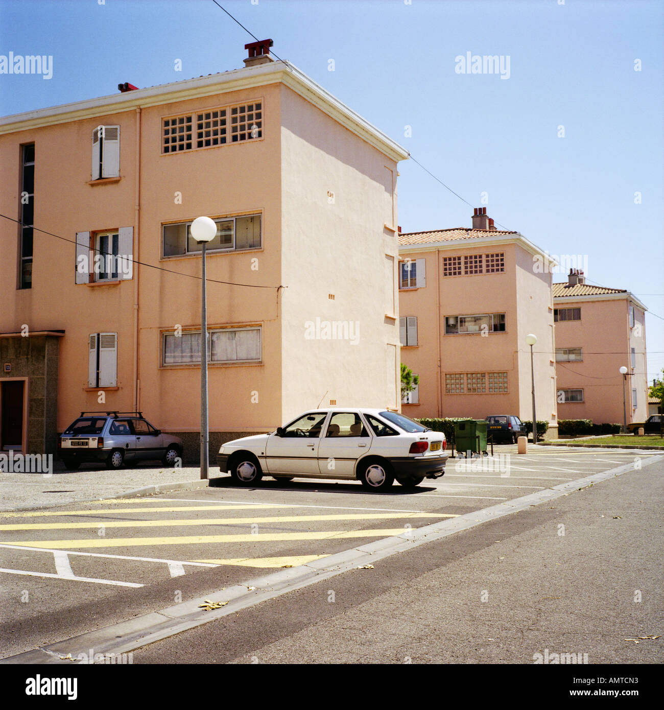Pink and yellow buildings hi-res stock photography and images - Alamy