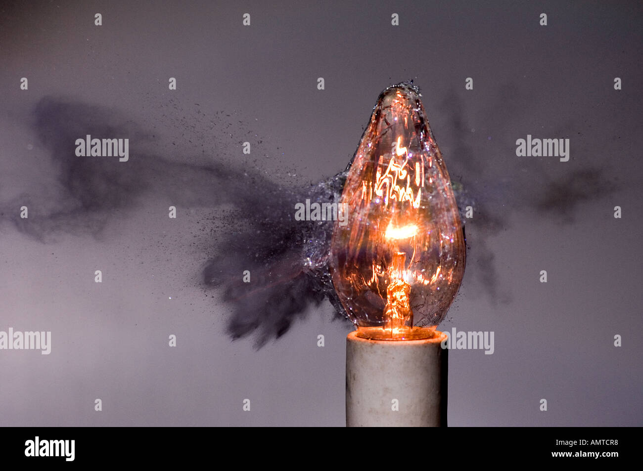 Exploding gunpowder hi-res stock photography and images - Alamy